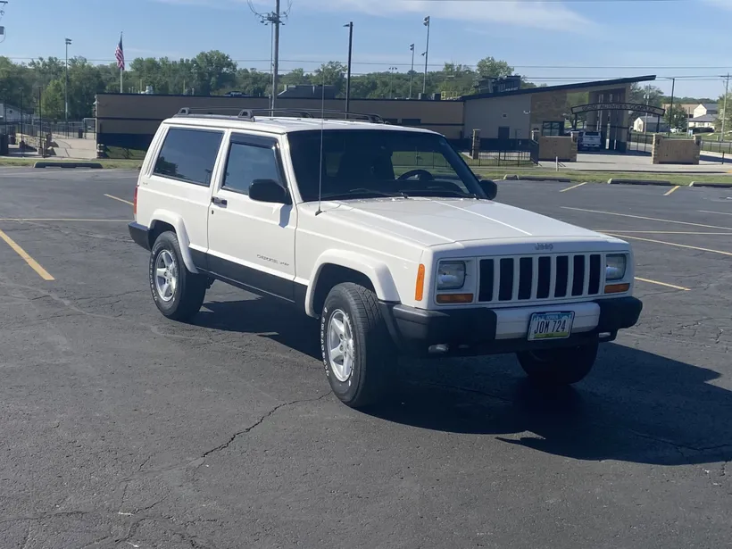 Two-Door XJ: 2000 Jeep Cherokee Sport 4x4 - Hemmings.com